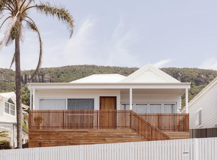 Coledale Beach Cottage With Ocean Views - Appin