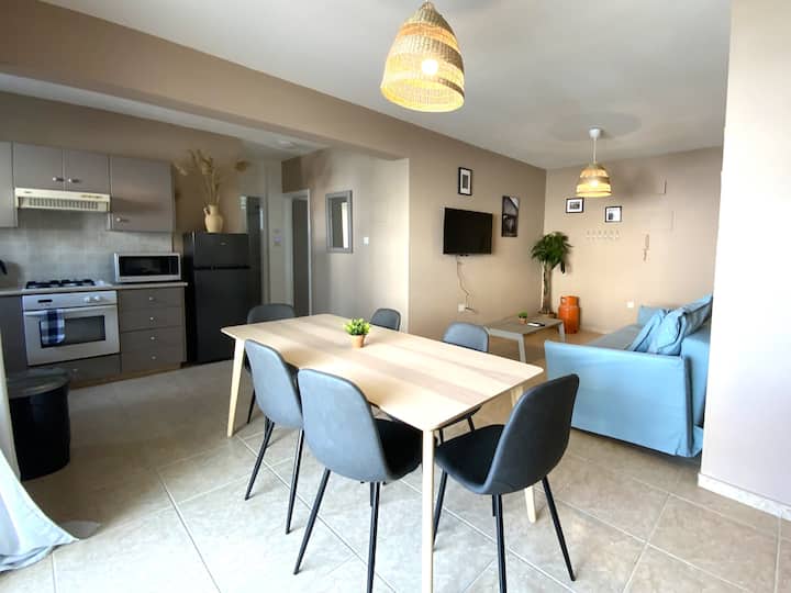 2 Beachside Apts, 5min Walk To Shore + Netflix - Larnaka