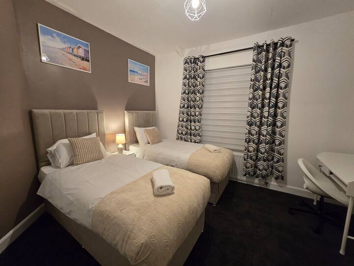 10mins To Sr5. 2mins To Shops-3 Bedroom-6 Beds - Chester-le-Street
