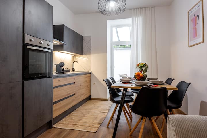Celje City Stay | Two-bedroom Apt (4+1) + Terrace - Šibenik
