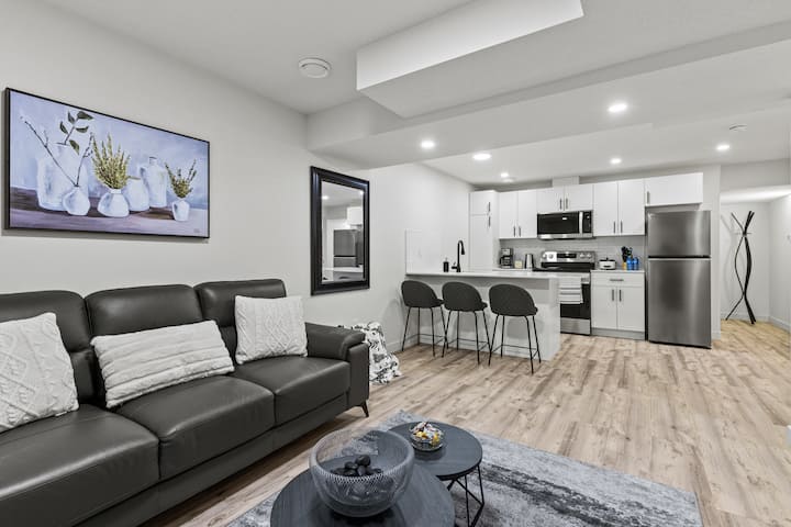 Modern Basement Suite By Wem & River Cree Casino! - Spruce Grove