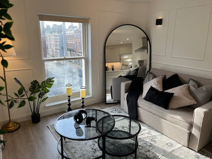 Modern City Centre 1 Bedroom Flat - Sleeps 4 - Liverpool