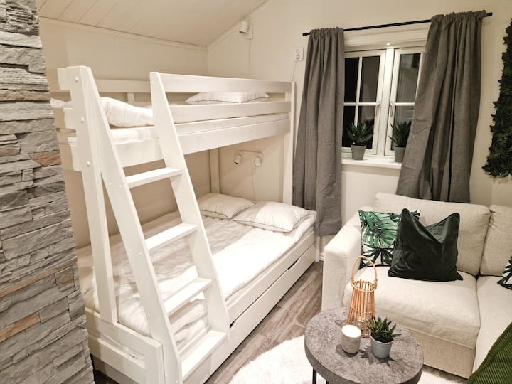 Mysig Liten Timmerstuga På Dalagård Vid Siljan - Leksand