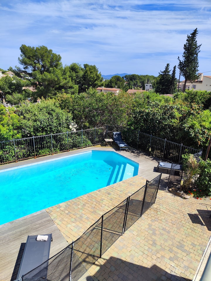 Villa Pour 2 Ou 3 Familles Au Calme Aperçu Mer - Sanary-sur-Mer