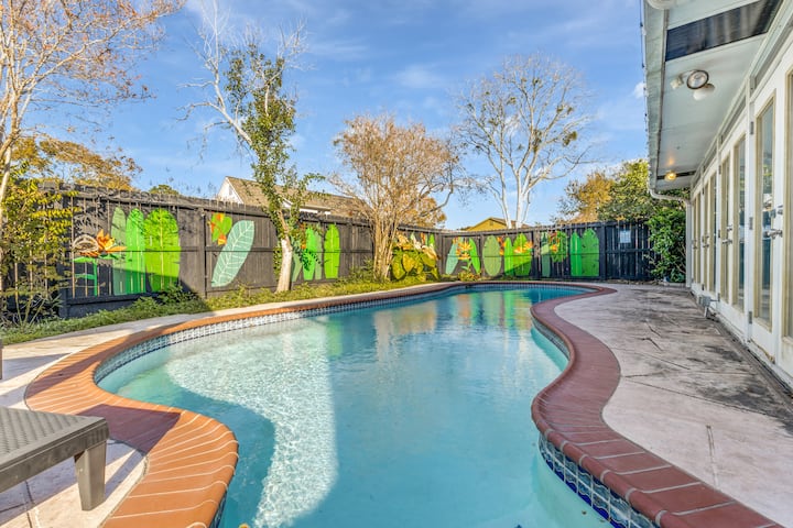 5 Br -Pool Retreat With Sunroom Near Galleria - Stafford, TX