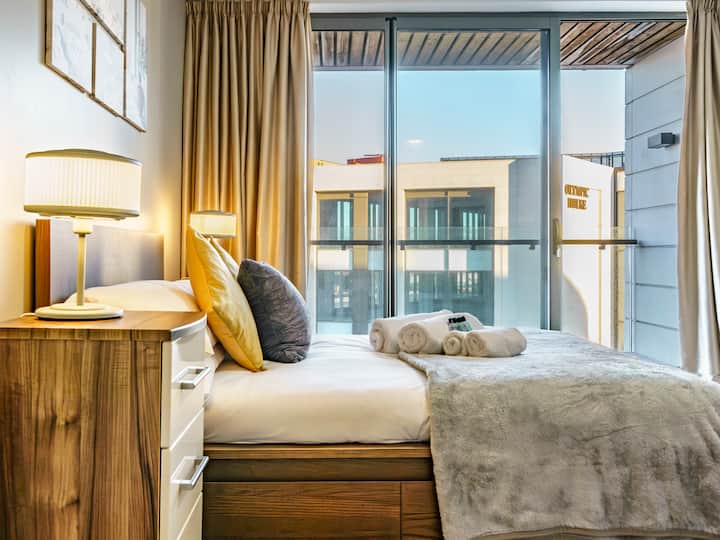 Fabulous 2br W/ Views | Titanic Qtr | City Centre - Belfast