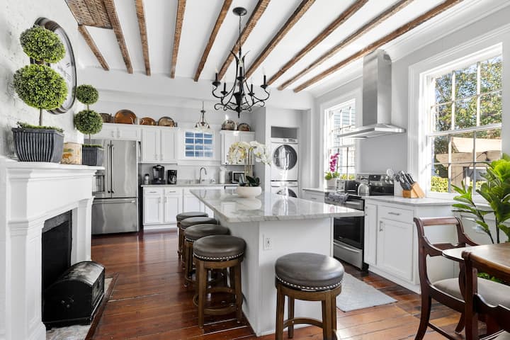 Charleston Charm! Historic Home 1 Block Off King! - Charleston, SC