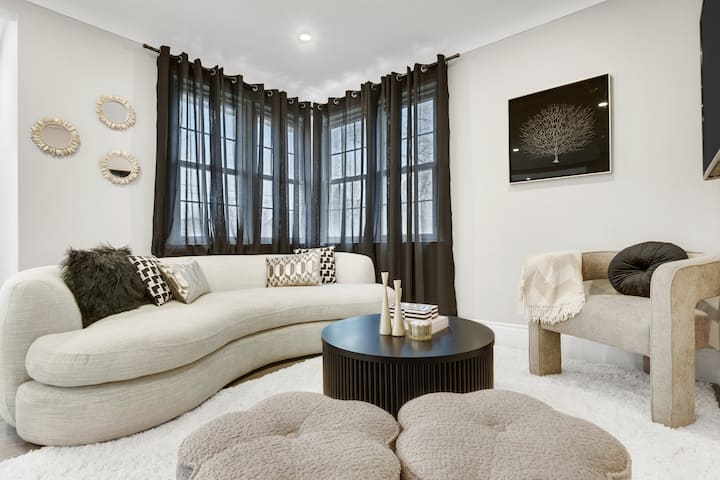 Sleeps 8 Spacious 4br Retreat Near Falls - Niagara Falls