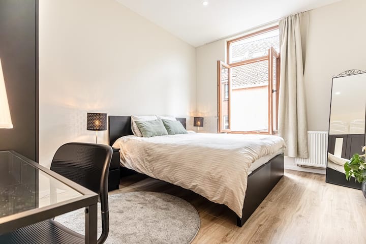 Beautiful Canal-side Apartment In Heart Of Gent - Gent