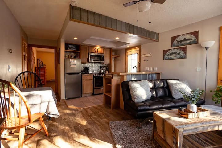 Tranquil Lakeside Escape - Grand Marais, MN