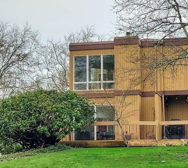 Fully Furnished 2 Bedroom + Loft. Avail Oct 16 - Beaverton, OR