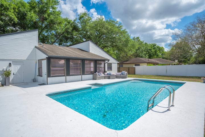 3/2 Beautiful Pool Home + Garage + Pet Friendly - Lakeland