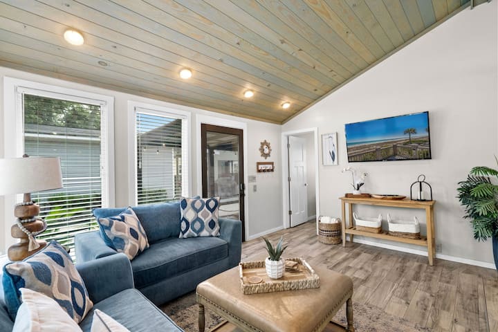 Ocean Lakes Cottage | Covered Patio, Grill & Beach - Surfside Beach, SC