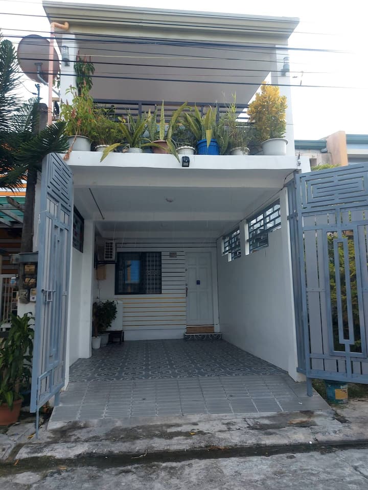 Two Story Apartment W Parking & Balcony - Calapán