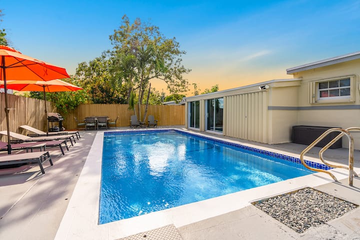 Cozy Miami Private Pool House W/ Arcade Games, Bbq - Miami Gardens, FL