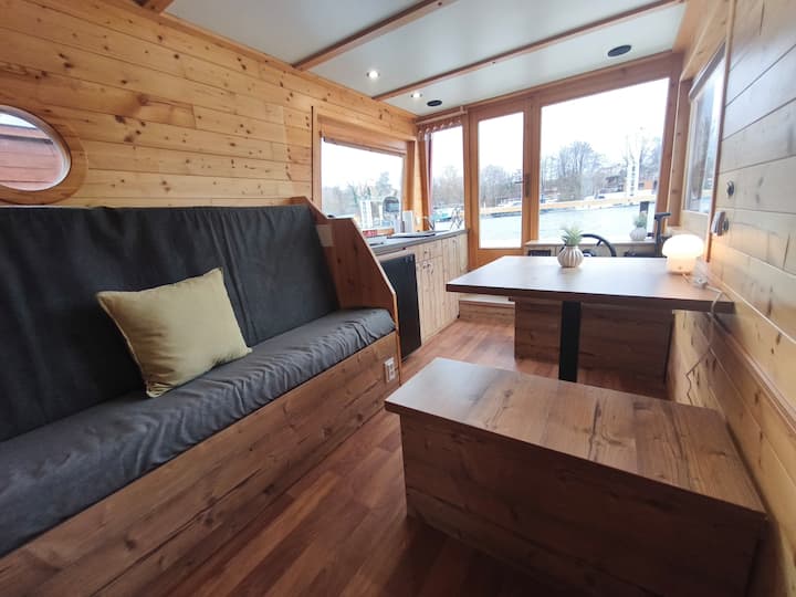 Patricia-houseboat Near Center, Wifi, Ac, Parking - Prague