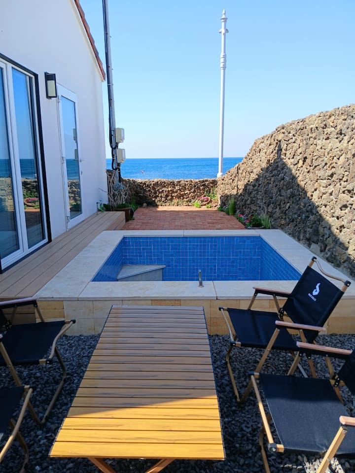 제주 서쪽 바다를 품은 물드리 곱딱한동 (기준4인<15만원>+추가2인<1인1박2만원>) - Jeju