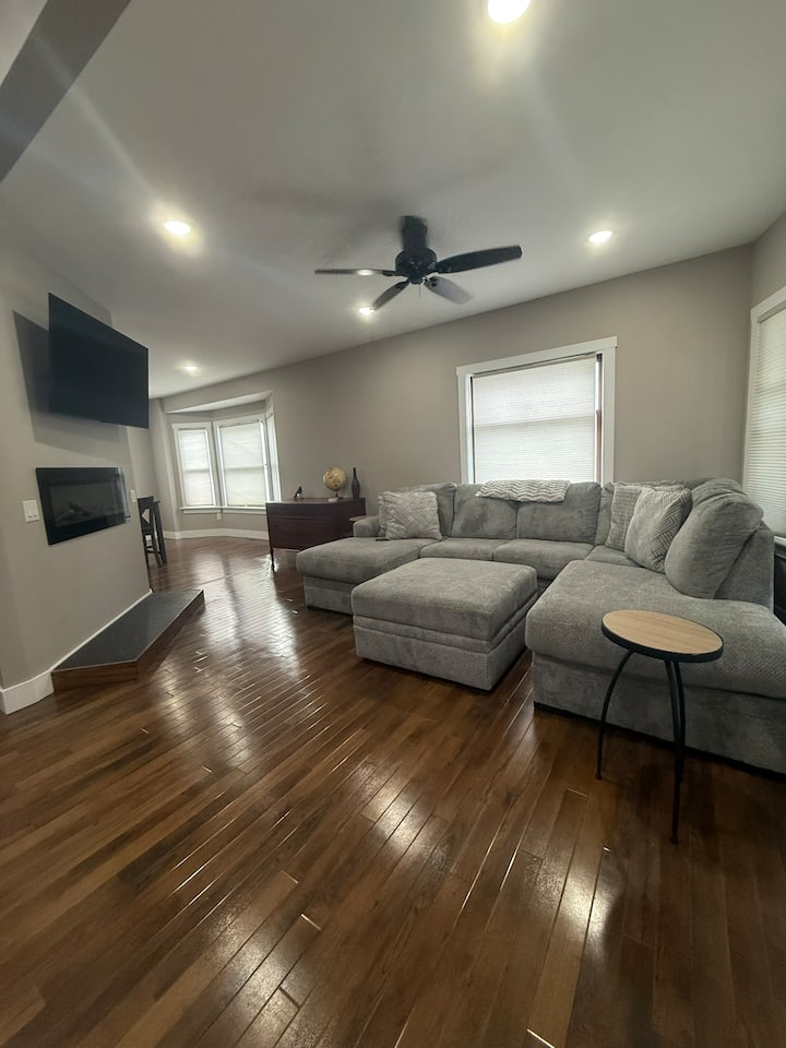 Spacious Home In Kzoo's Stewart Historic District - Kalamazoo, MI
