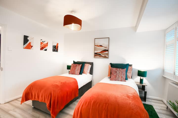 Near Tottenham Stadium | Sleeps 4 | Free Parking - Chingford
