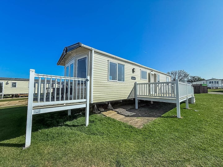Caravan With Front Decking, Hunstanton Ref 23015t - Hunstanton
