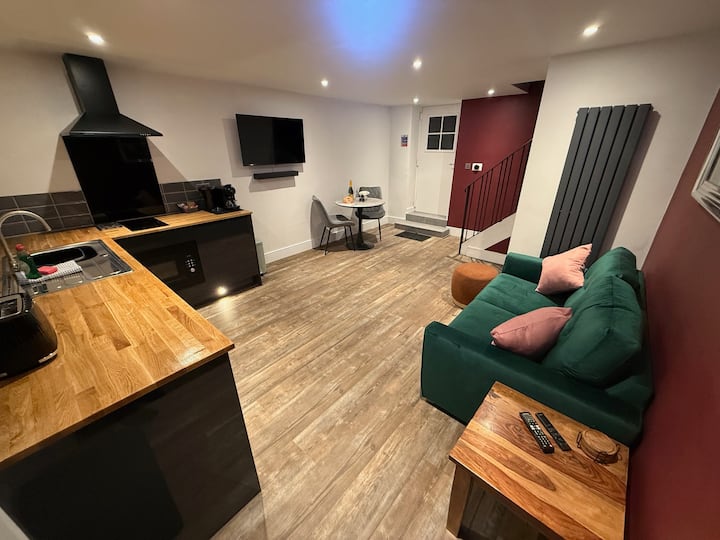 Cedar Barn - Nantwich With Hot Tub - Adult Only - Nantwich