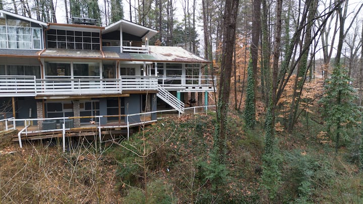 Wow! Excellent Getaway Location - Stone Mountain