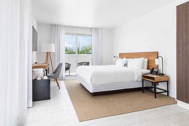 The Meridian Miami Beach By Kasa | Balcony King - South Beach