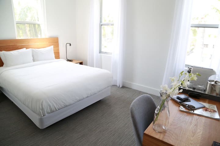 The Meridian Miami Beach By Kasa | Queen Room - South Beach, FL
