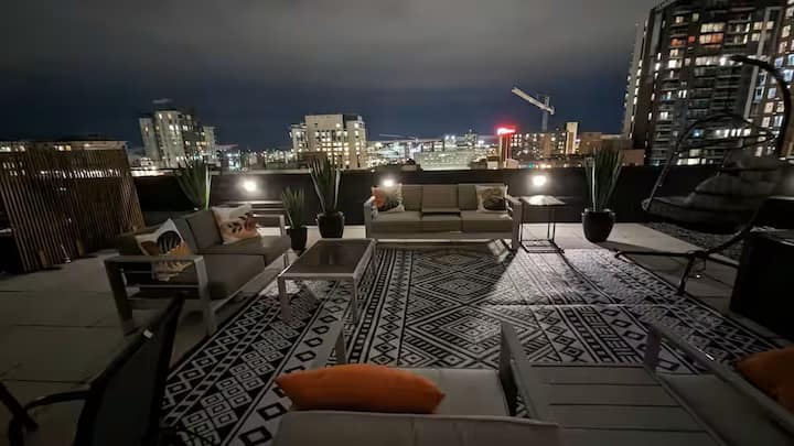 Centretown Penthouse | Private Rooftop | Home Gym - Ottawa