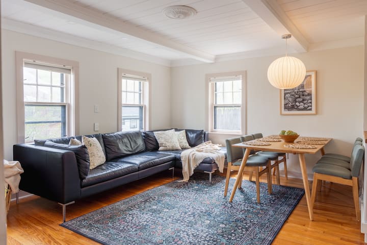 Hudson River Views And Decks · Near Village & Hits - Saugerties, NY