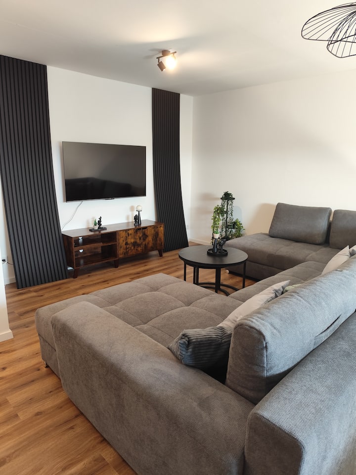 Ruhige Dg-wohnung Mit Waschtrockner & Arbeitsplatz - Aschaffenburg