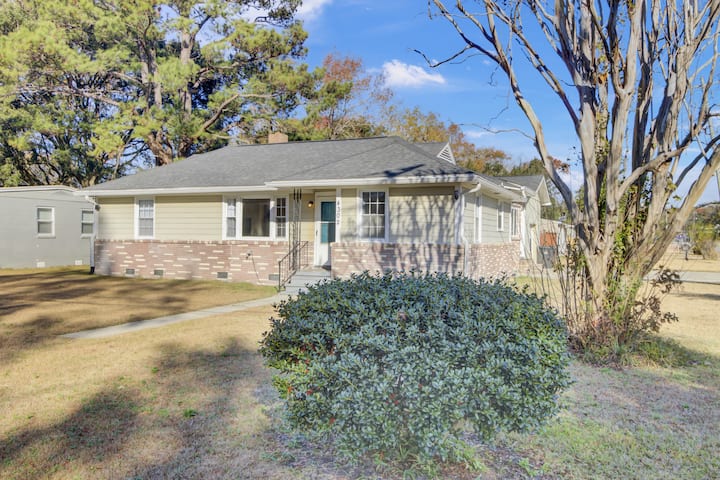Centrally Located Spacious Retreat W/ Master Suite - Charleston, SC