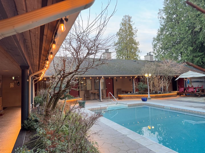 Sunshine Signature Two Queen Room - Gibsons