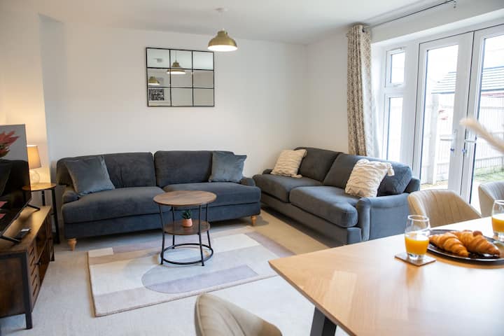 Bankside Stays
(Sleeps 8) - Banbury