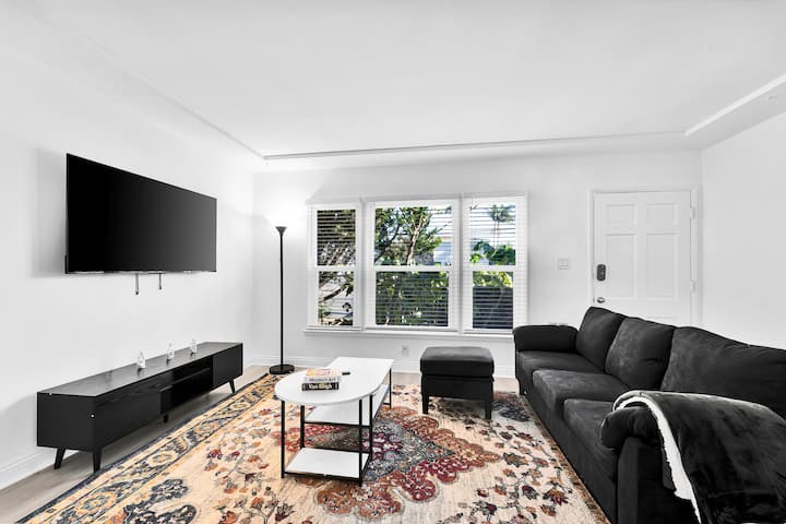 Charming Coastal Retreat - Los Angeles, CA