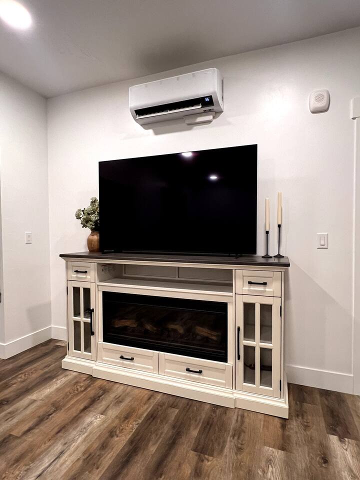 Cozy, Spacious Retreat With Fireplace 205 - Juneau, AK