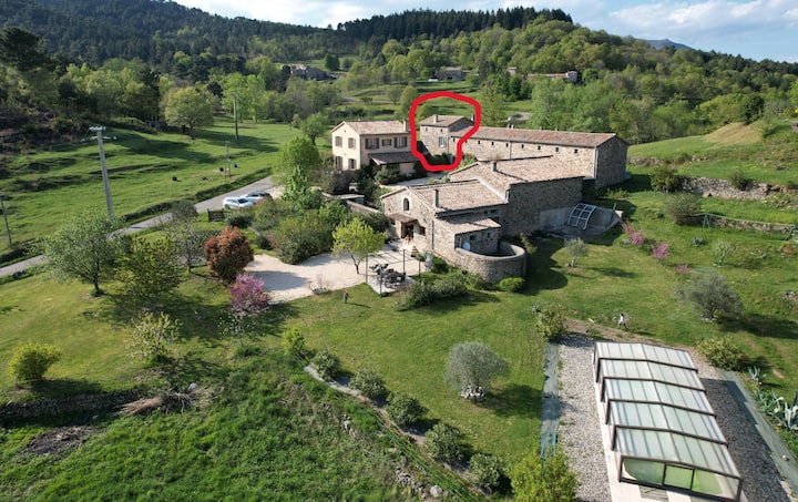 Les Lauriers-lafermedebrison:nature, Piscine, Wifi - Joyeuse