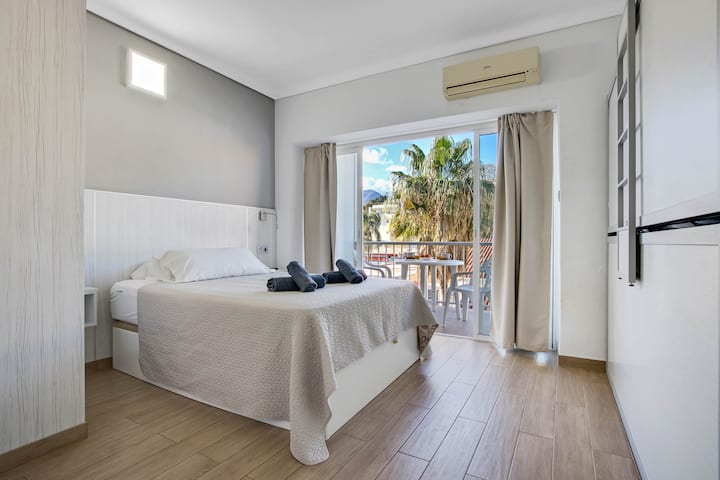 Ivi. Beach-pool-terrace. Carihuela Palace 418 - Torremolinos