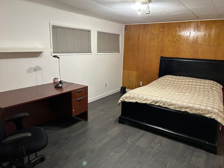 Comfort & Convenient Room - Surrey