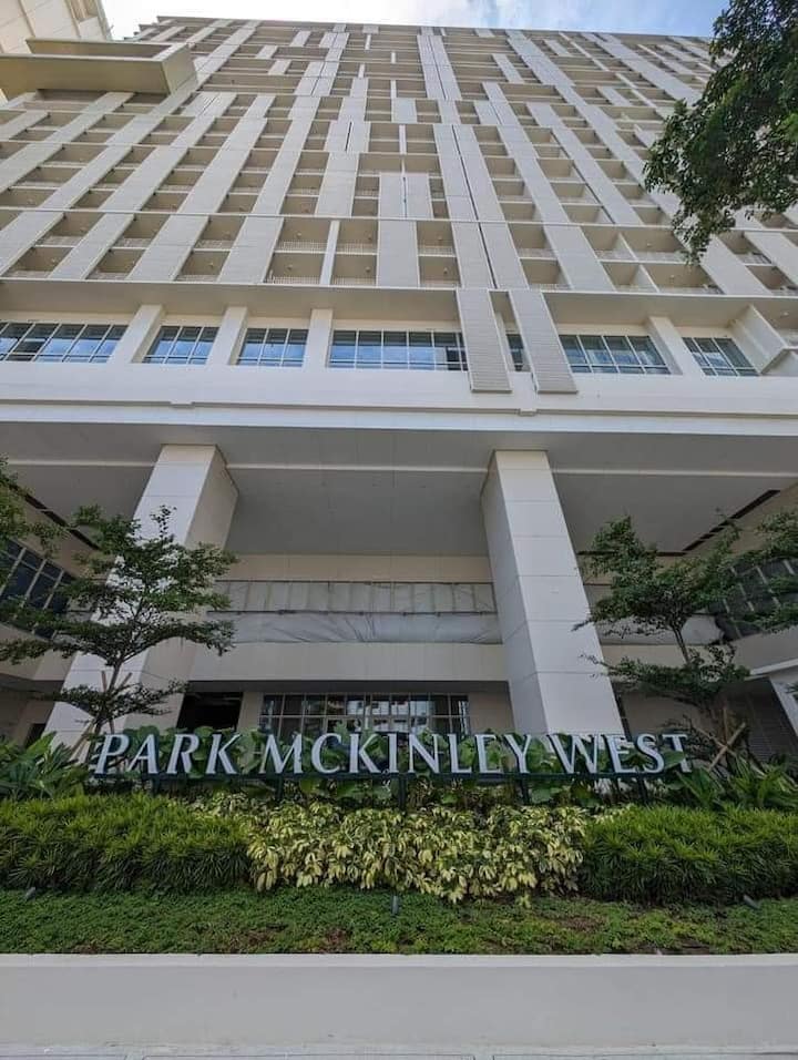Park Mckinley West Cozy 1 Bedroom Apartment - Taguig