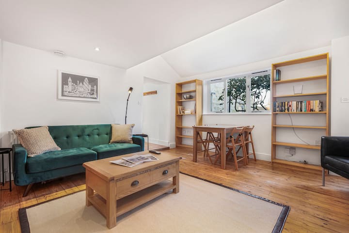 Charming & Characterful Two-bedroom Home - Oxford