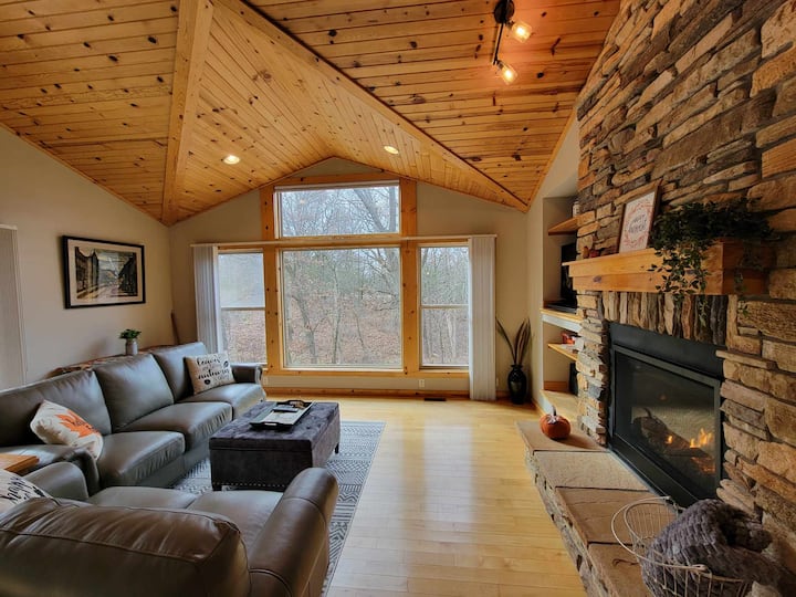 New Listing - The Cardinals' Nest - Galena, IL