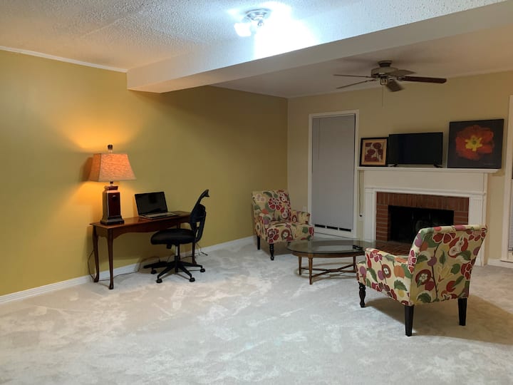 Private 1 Bedroom Suite - Florence, AL