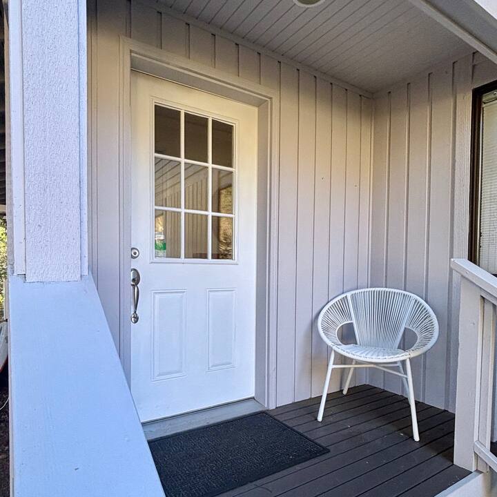 Willow Tree-perfect Central Location To Explore. - Bainbridge Island, WA