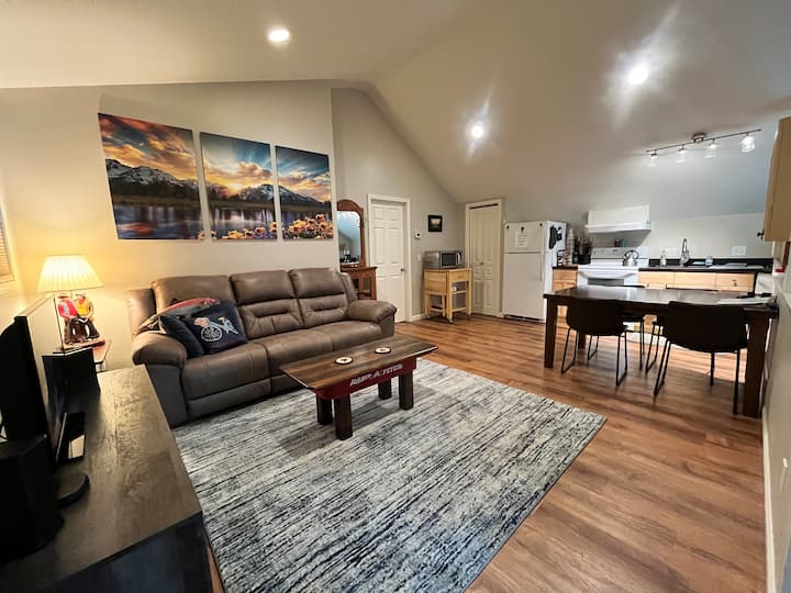 Bozeman Adventure Hub-1 Bedroom W/ Garage - Bozeman, MT