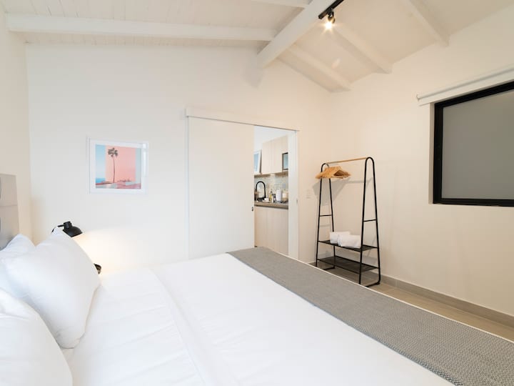 Cozy Renovated Apartment - A Hidden Gem In Poblado - Medellin, Antioquia, Colombia