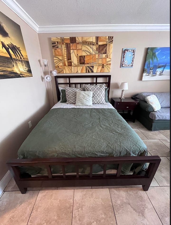 Southside Of The Jewel Xl Studio - Daytona Beach, FL