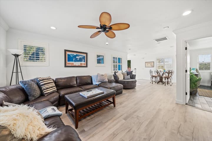 4/4 Home W/ Pool & Hot Tub – Steps From The Beach! - Melbourne Beach, FL