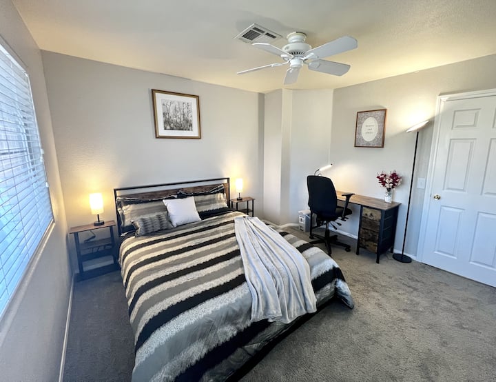 Cozy&clean Queen Bed W/ Parking & Extra Amenities - Las Vegas, NV