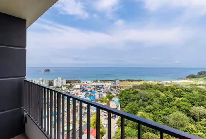[24층 초고층]#정면오션뷰Sokcho Blue Terra #동향#일출뷰#인피니티풀 - Sokcho-si